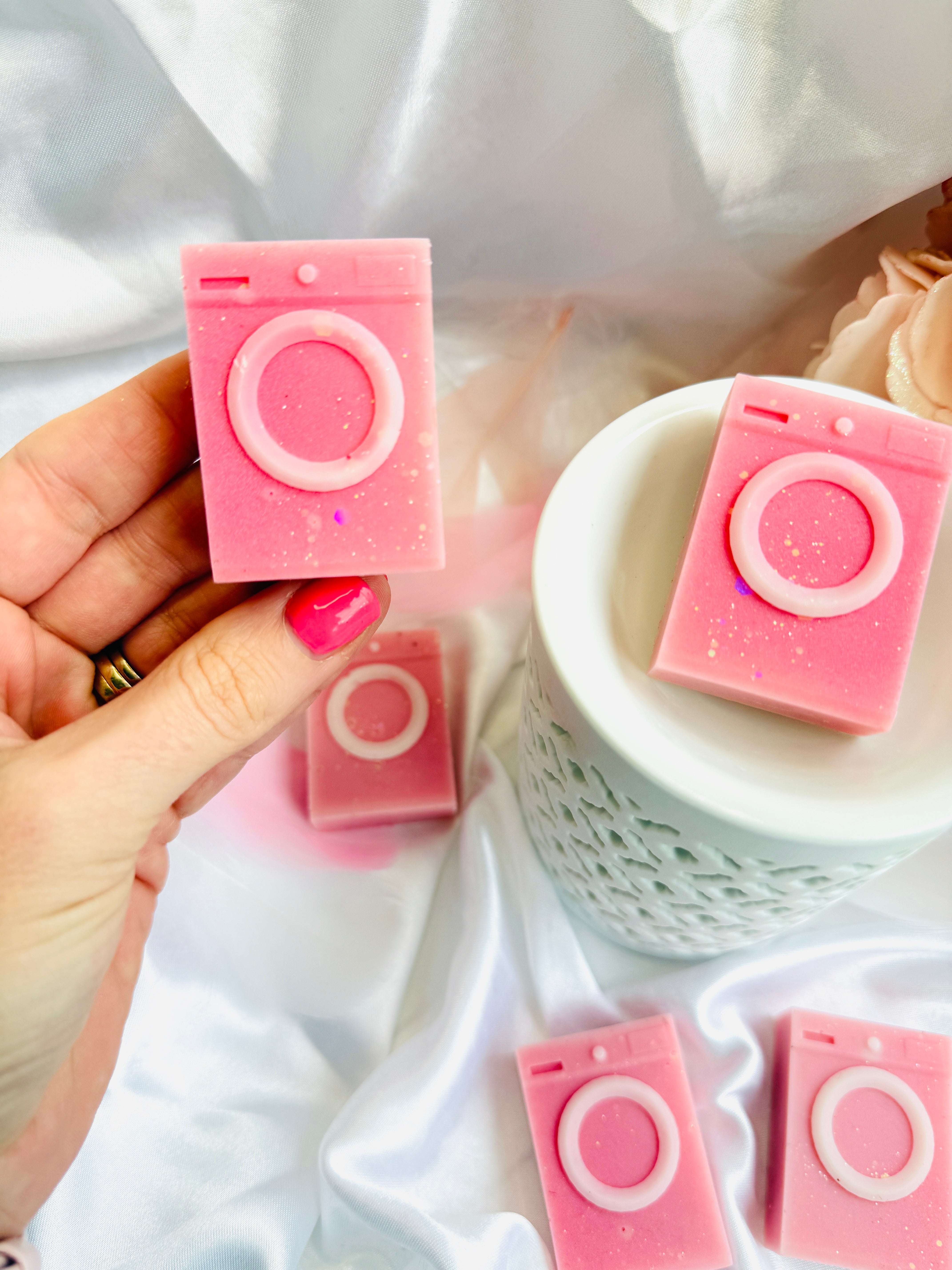 Strawberry & Lily 'Washing Machine' – Lion and Rose Wax Aromas